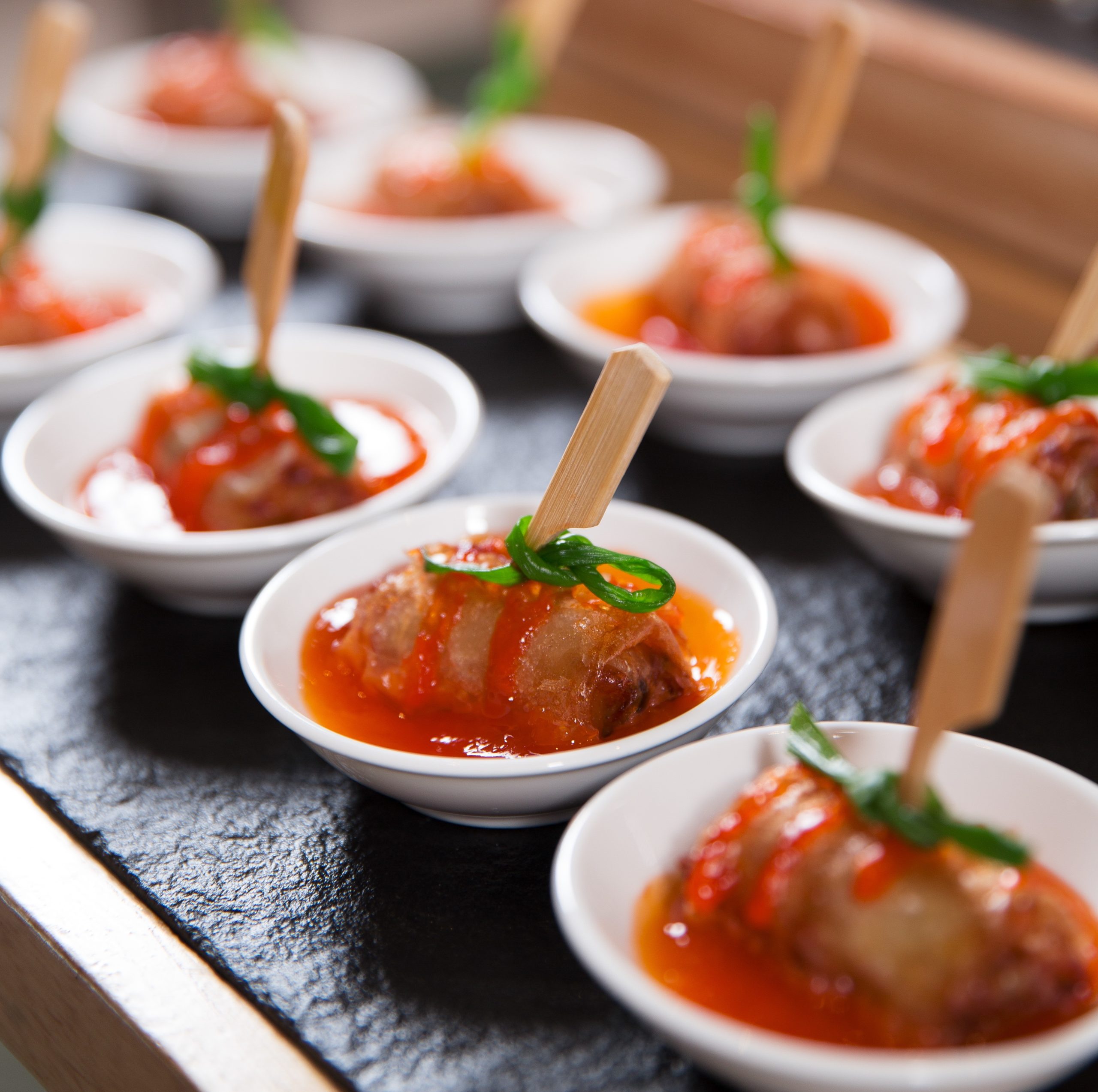 Tapa de Bacon con Butifarra en Filo y Mermelada agridulce de Tomate ...