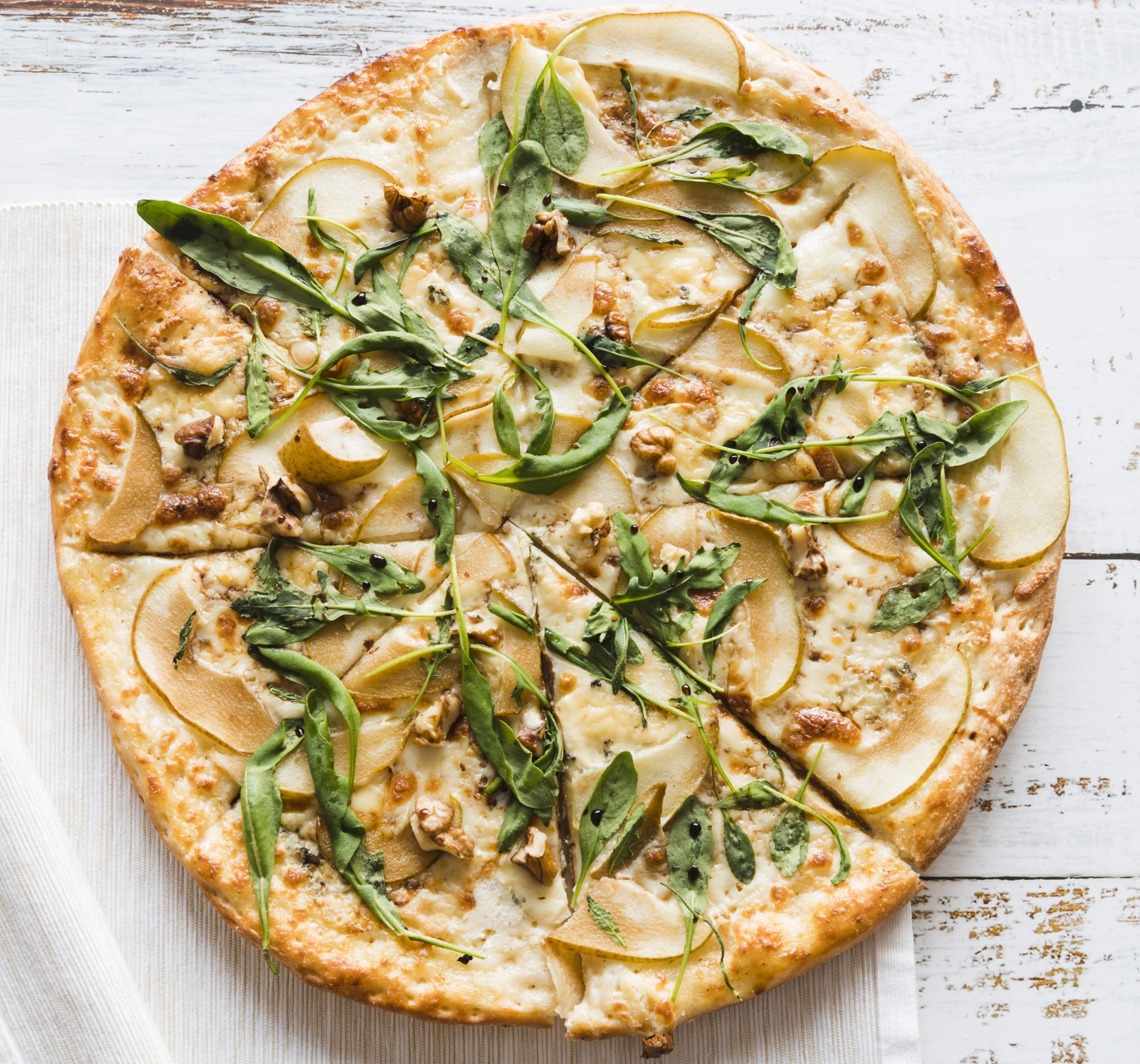 Pizza Crema de Calabaza y Champiñón con Peras, Gorgonzola y Mozzarella ...