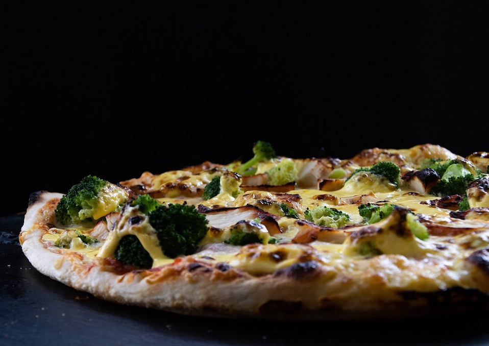 Pizza con Crema de Setas, Verduras Asadas y Pollo al Curry - Chefeel.com