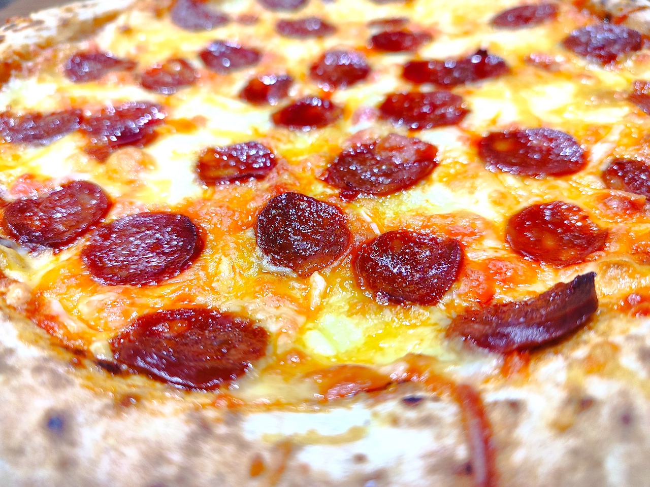 Pizza Pomodoro y Chorizo con Mozzarella y Provolone - Chefeel.com