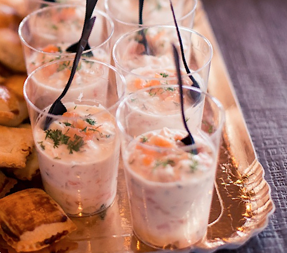 Tapa de Salmón Ahumado y Queso con Cítricos en Vaso - Chefeel.com