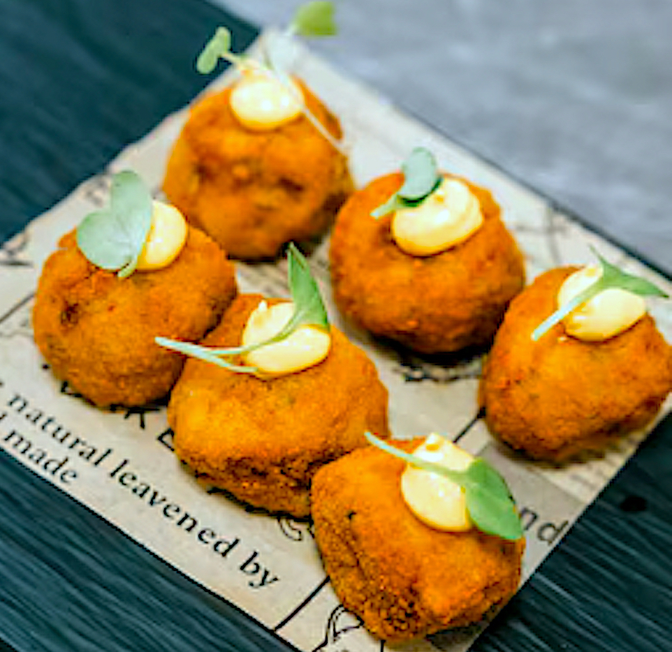 Cazón en Adobo Crujiente con Salsa Ahumada de Curry y Mango - Chefeel.com