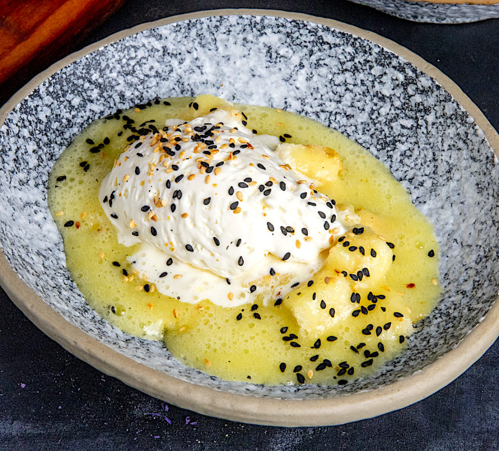 Espuma Tropical Cremosa con Helado de Coco y Gel de Albahaca con Lima ...